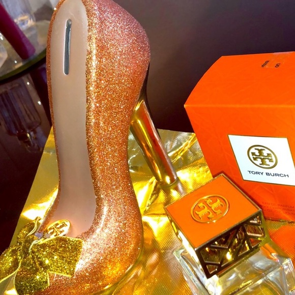 Tory Burch | Accents | Tory Burch Emblem On Shoes Bank Saved My ...